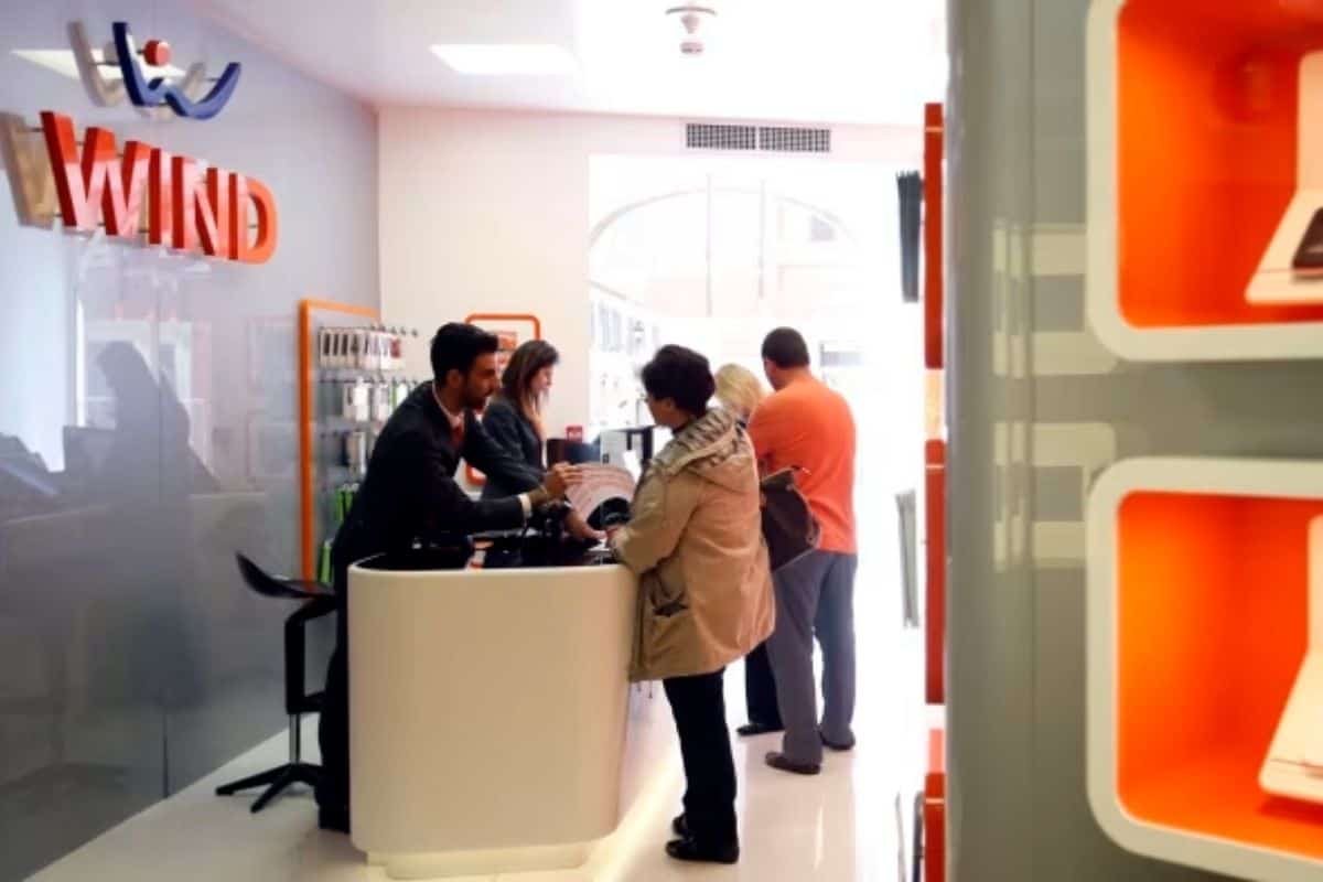 Buying a SIM card at Milan Malpensa Airport (MXP): 2024 Travelers Guide